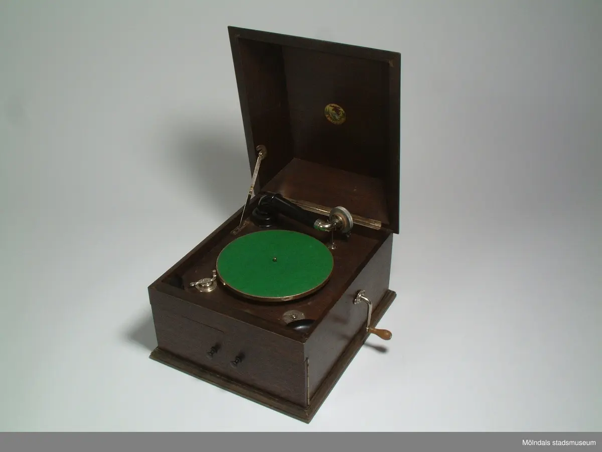 Grammofon - Mölndals stadsmuseum / DigitaltMuseum