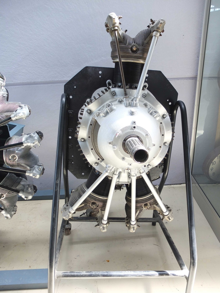 Flymotor BMW132 - Forsvarets museer / DigitaltMuseum
