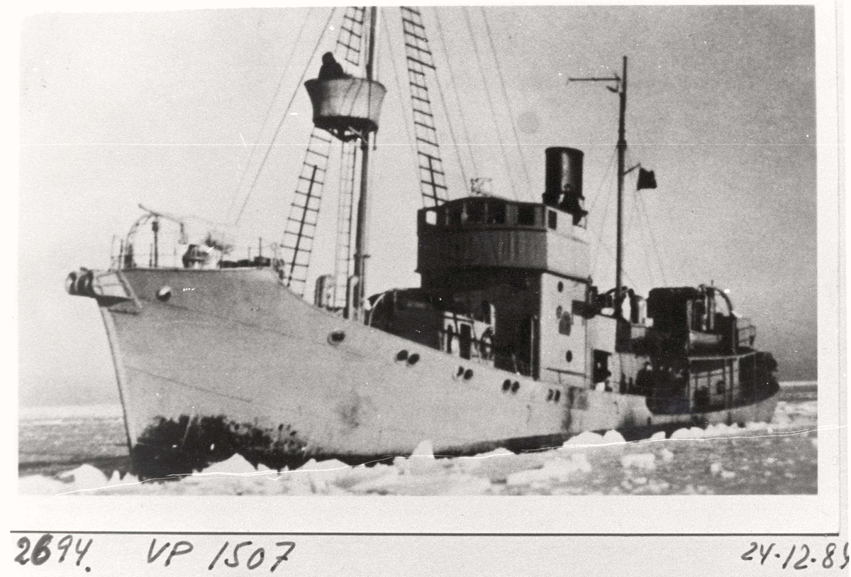 Motiv: Tysk Vorpostenboot VP 1507. 45º babord baug - Forsvarets museer ...