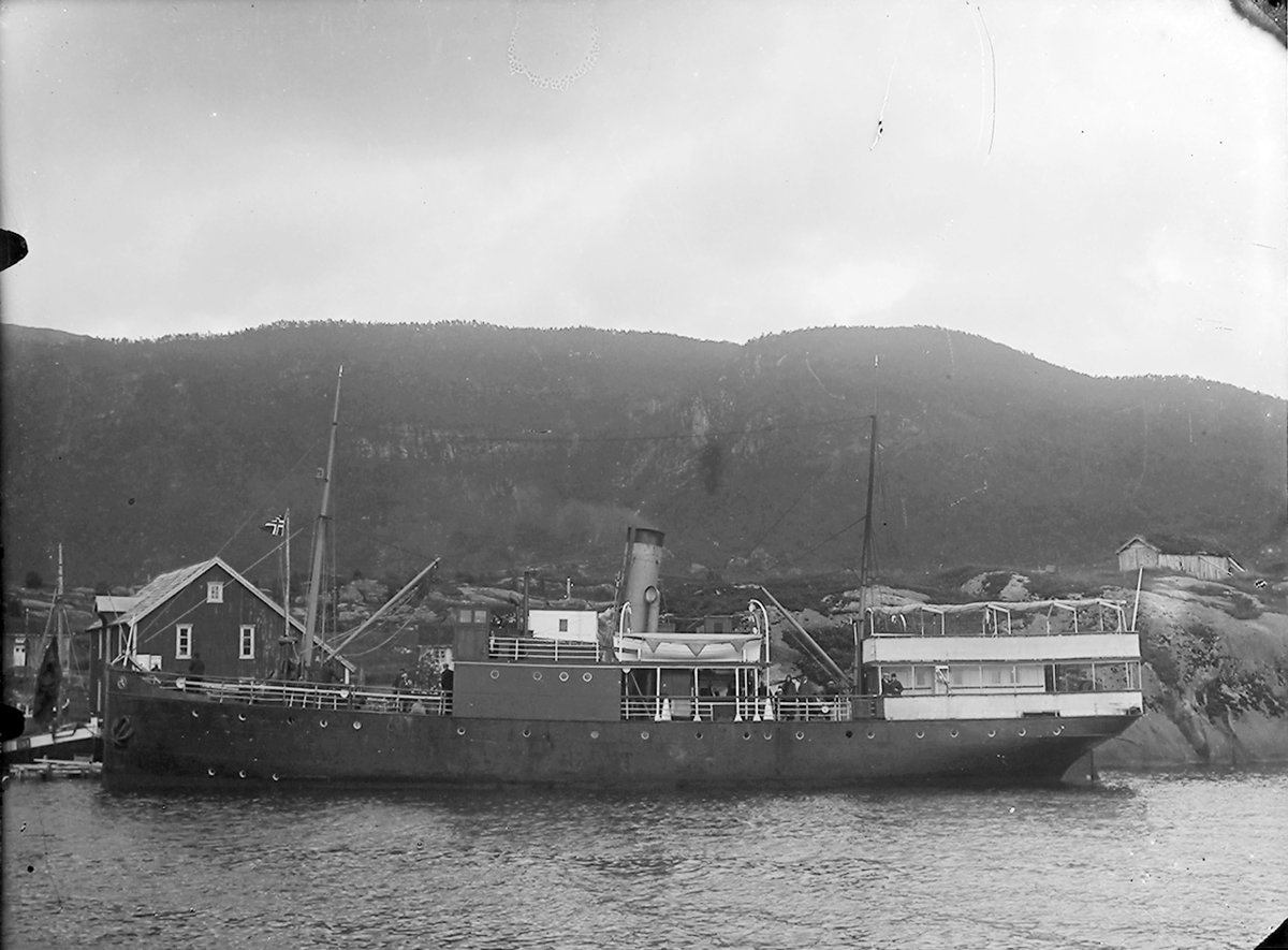 Inndyr Et dampskip ved kai. Sivert Nilsen. Heenkaia. - Nordlandsmuseet ...