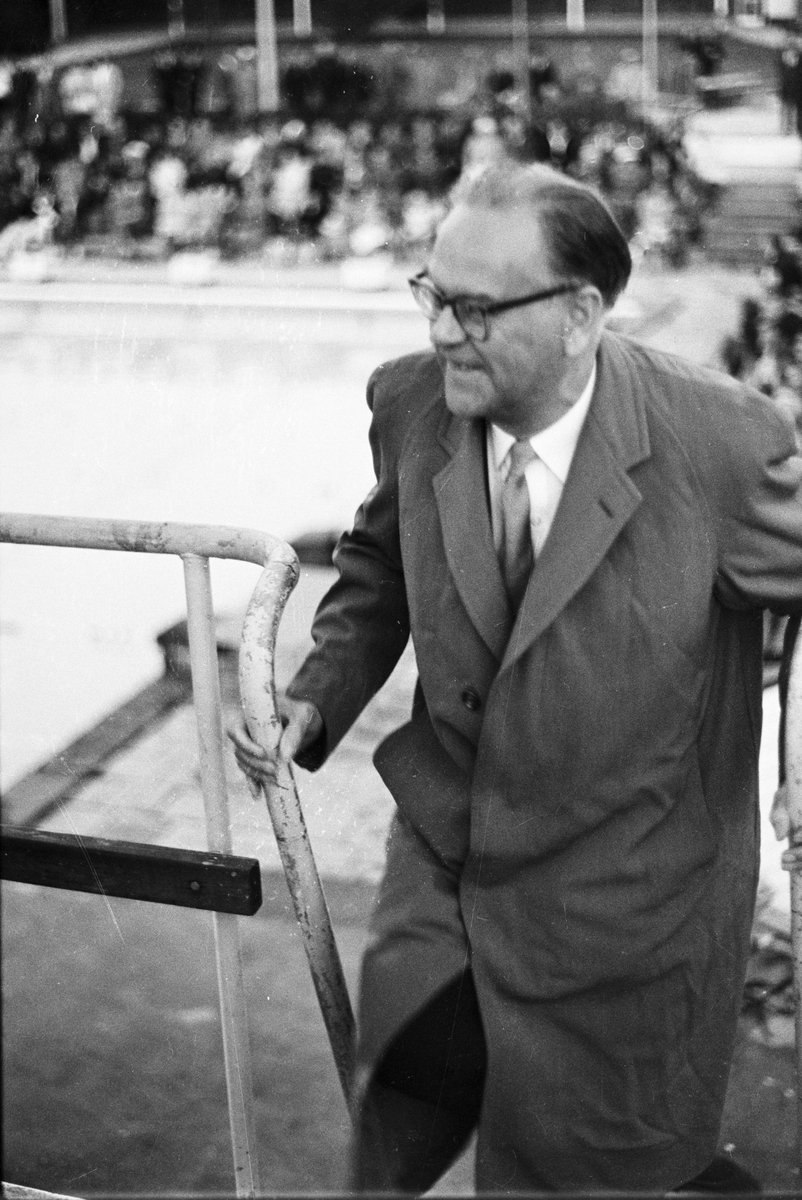 Statsminister Tage Erlander talar på Fyrisbadet, Uppsala 1962 ...