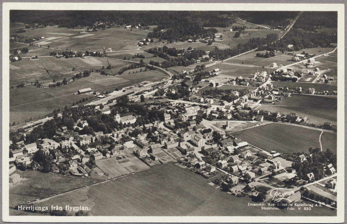 Flygfoto över Herrljunga. - Järnvägsmuseet / DigitaltMuseum