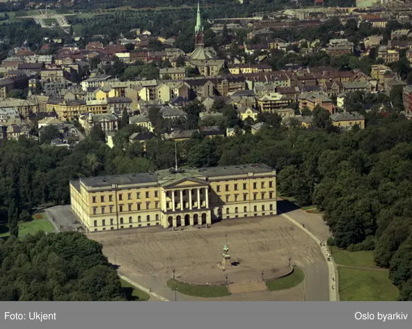 Oslo sentrum, Det kongelige slott, Slottsplassen, deler av Slottsparken ...
