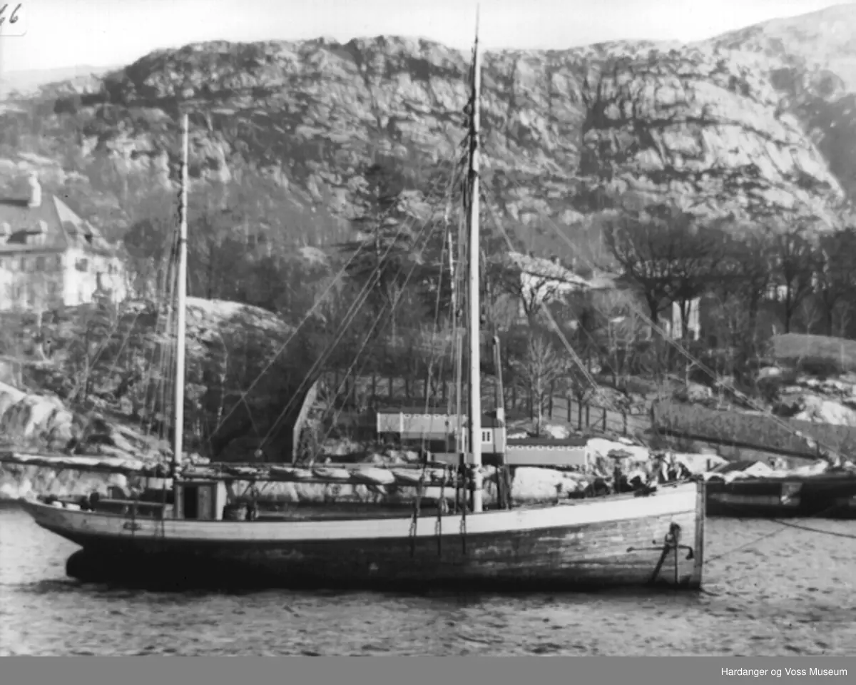 S/K "Vallevik" i Nyhavn i Sandviken - Bergen - Hardanger og Voss Museum ...