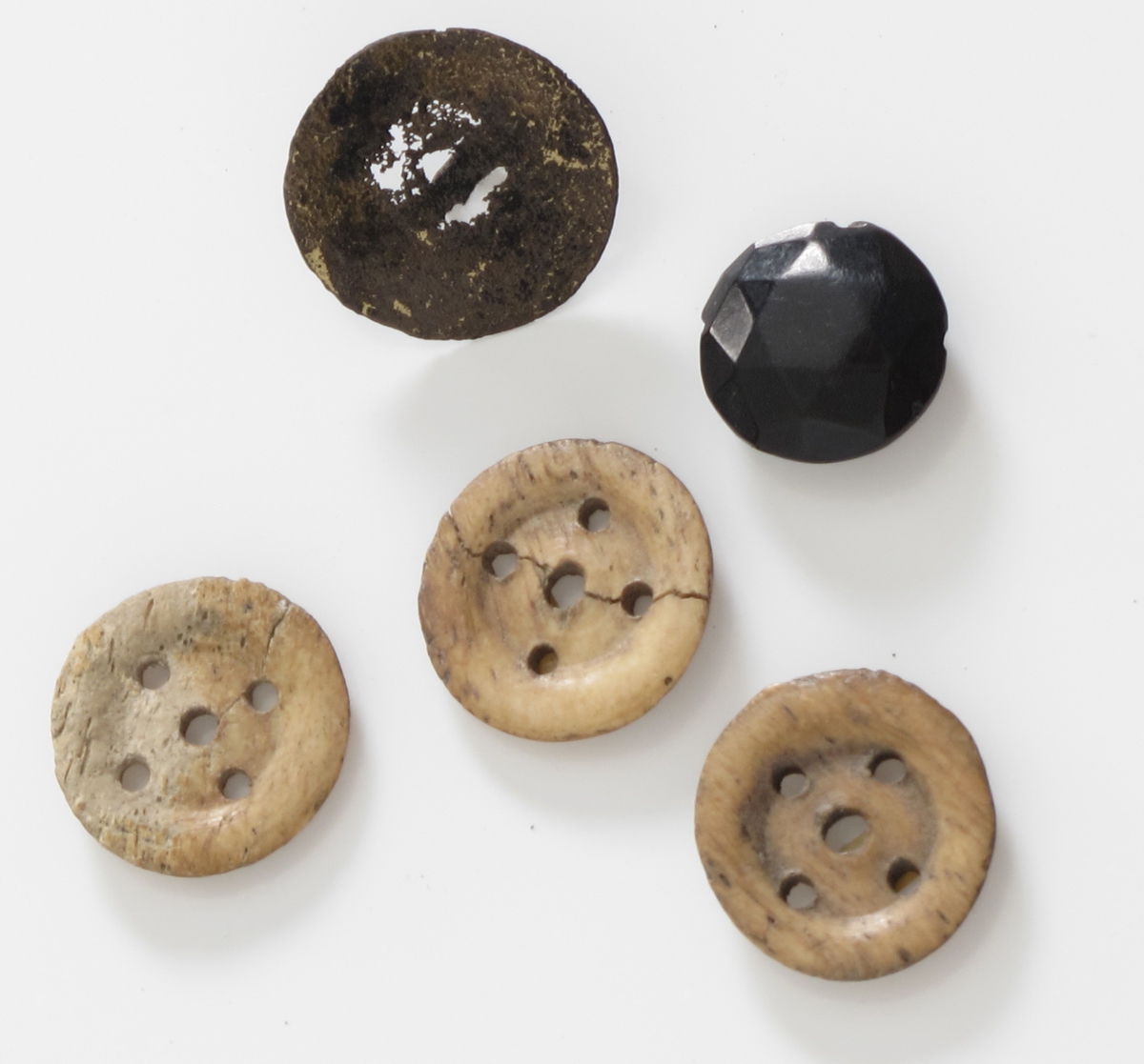 Knapper - Aust-Agder museum og arkiv – KUBEN / DigitaltMuseum