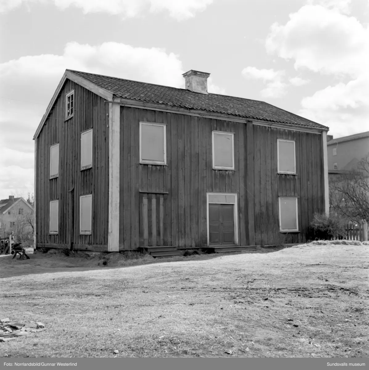 Gamla hus som ska rivas i Timrå. - Sundsvalls museum / DigitaltMuseum