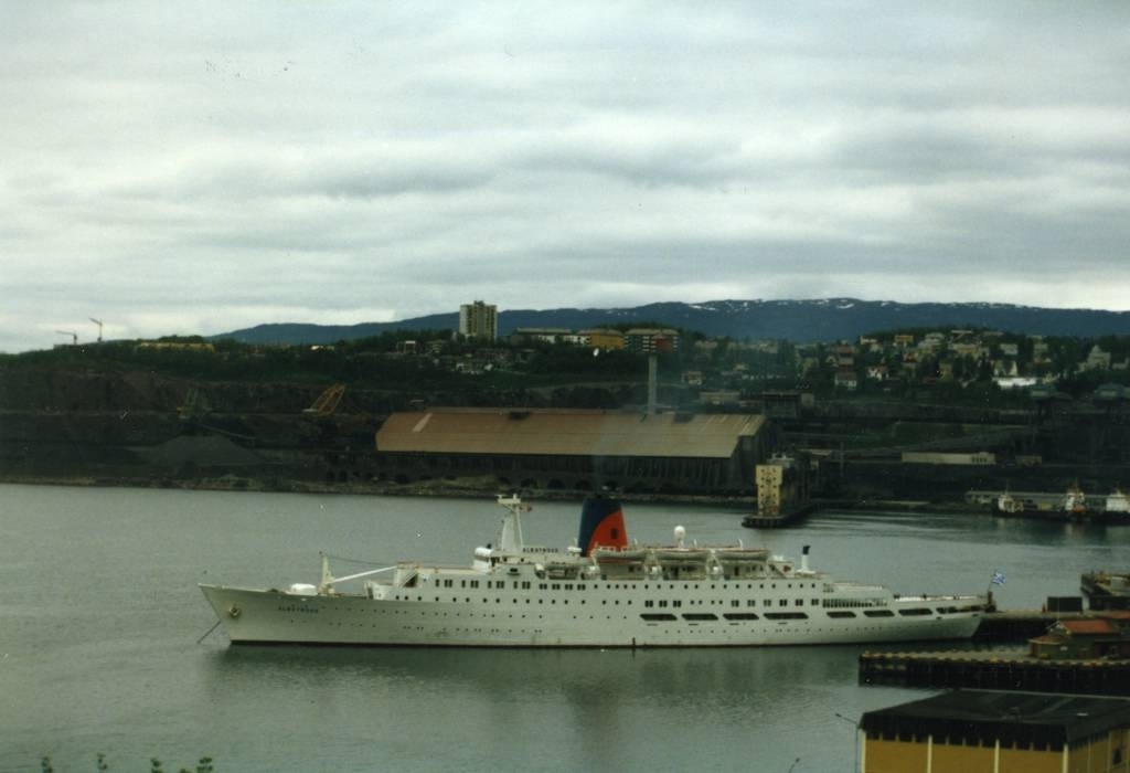 Turistskip på Narvik Havn SS Albatross tilhørende rederiet Dolphin ...