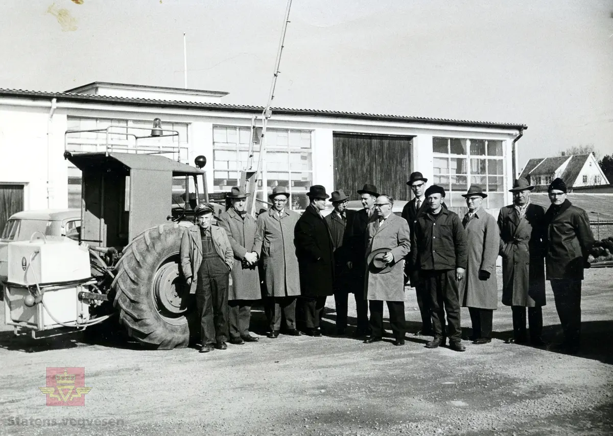 Nytt sprøyteutstyr for vegkanter i 1960 årene - Norsk vegmuseum ...
