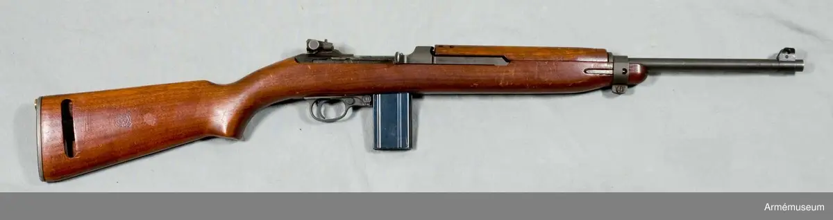 Halvautomatisk karbin - Armémuseum / DigitaltMuseum