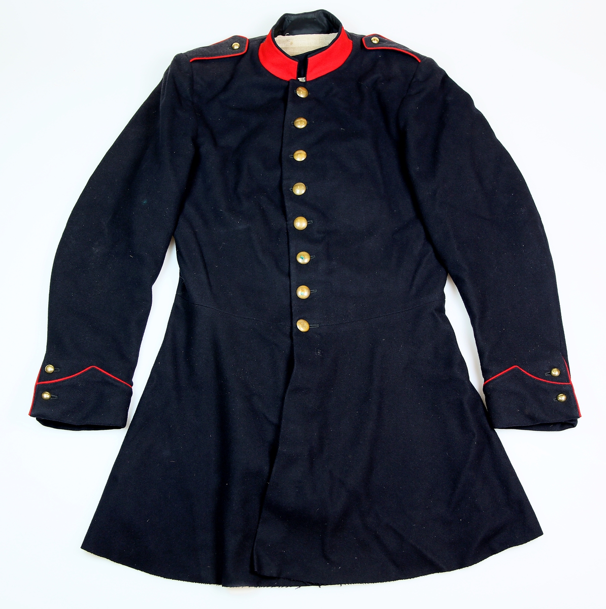 Fra sverd til stridsvogn - Glomdalsmuseet